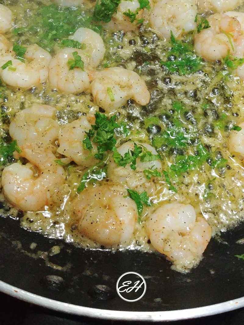 Creveti in sos de unt cu usturoi - Extravagance House